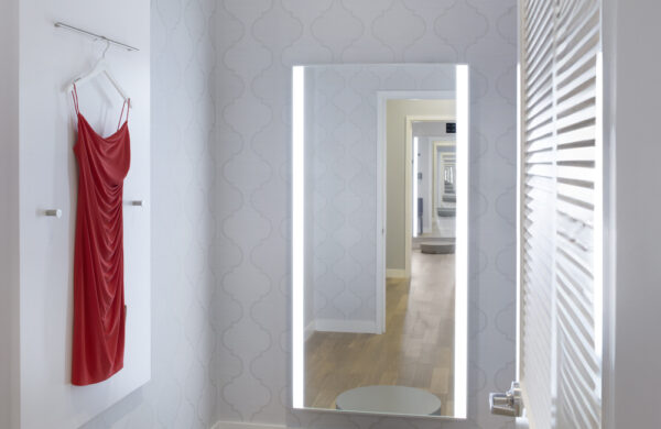 Mirrors & Fitting Room Components – Stylmark